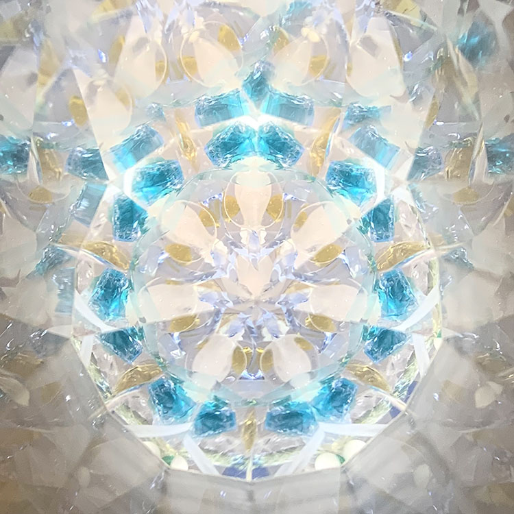 堀越順子「猫天使 -白-」（HJ2001）特殊2ミラー・オイルタイプ 万華鏡専門店 鎌倉ヴィヴァン（公式万華鏡通販サイト）