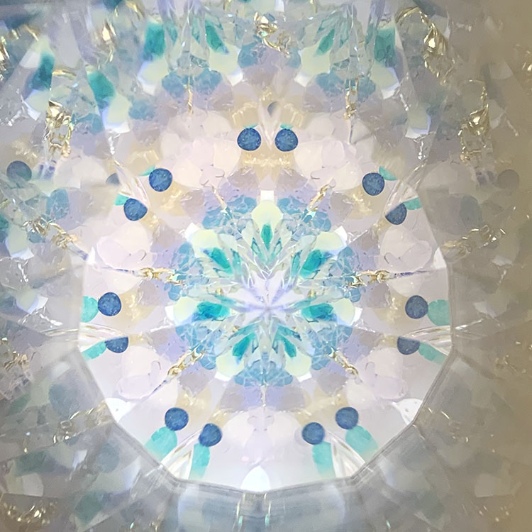 堀越順子「猫天使 -白-」（HJ2001）特殊2ミラー・オイルタイプ 万華鏡専門店 鎌倉ヴィヴァン（公式万華鏡通販サイト）