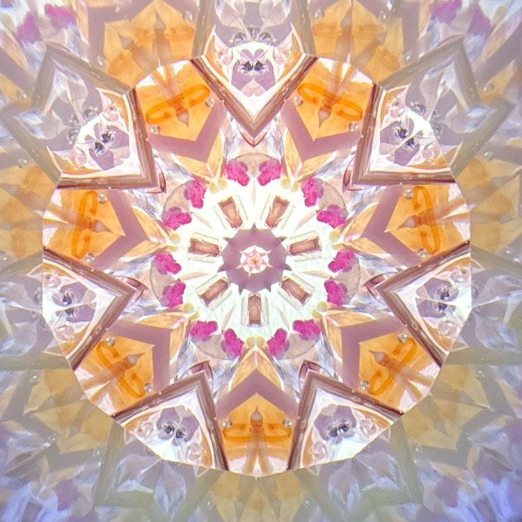 吏永子（Rieko）「暖炉のなかのほのおの色」（RI6018）特殊2ミラー・オイルタイプ 万華鏡専門店 鎌倉ヴィヴァン（公式万華鏡通販サイト）